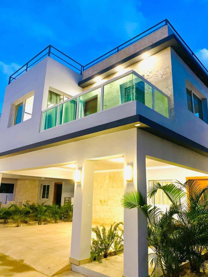 Beautiful Villa W/rooftop Pool & Parking - La Romana