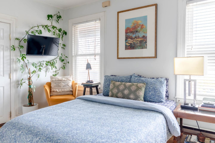 Cute Apartment In The Heart Of Winooski - Burlington, VT