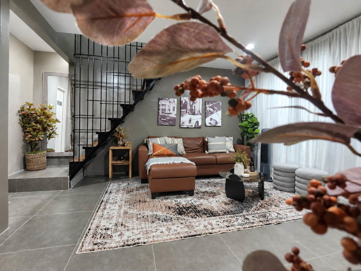 Semi-industrial Cozy Home W/ Garden Swing + Bbq - Iloilo City