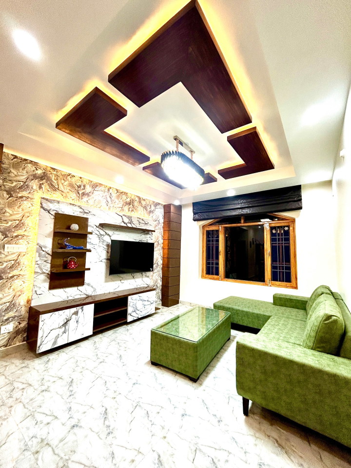 Wake Up To Valley View | 3bhk W/ Balcony | Mall Rd - Shimla