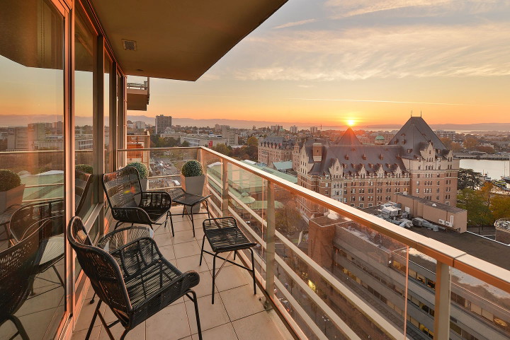 Waterfalls Hotel - Stunning 2 Bedroom Luxury Condo - Victoria