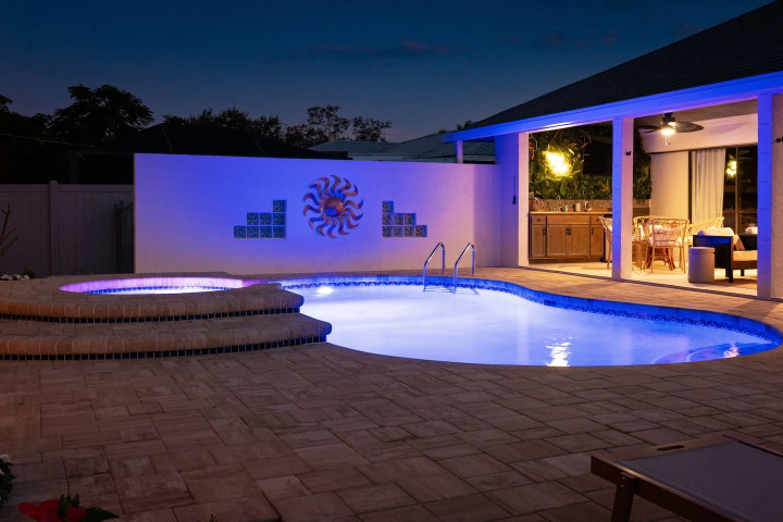 Designer Oasis With Heated Pool & Spa, Near Beach - Bonita Springs, FL