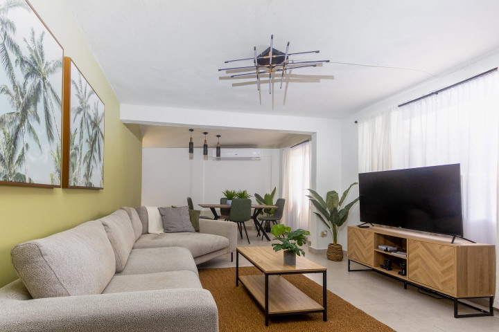 Gaming Getaway - 2br Apartment In The City - Levittown