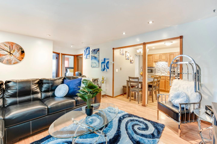 Awesome & 2beautiful Open-concept Luxury Condo - Milwaukee, WI