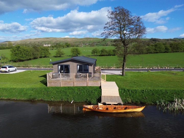 Swan Lodge Lake Side Cabin - Clitheroe