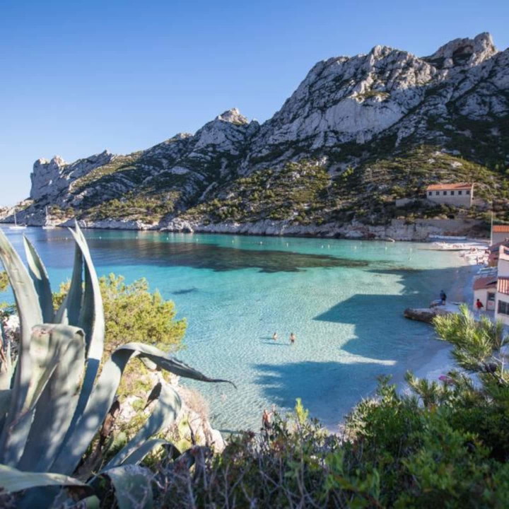 T1 Avec Cours Proche Marseille, Cassis, La Ciotat. - Bouches-du-Rhône
