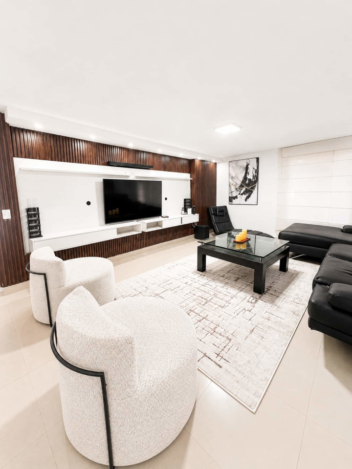 8 Br-6000 S.f. Mansion, 2 Bars Hot Tub, Bbq And Ac - Medellín