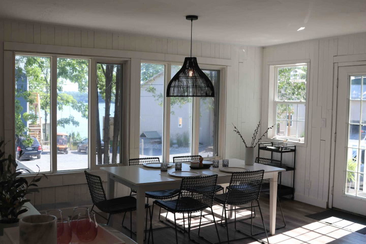 Designer Comfort In A Country Home! - Napanee