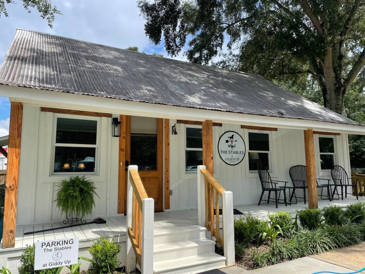 The Stables At Giddy Up Folsom English Cottage - Folsom, LA