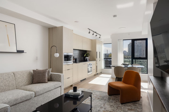 Keefer House | Deluxe Two Bed - North Vancouver