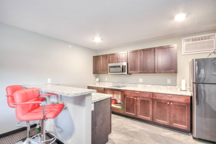 Suite 218 - 1br Apartment, King Bed, Kitchen, 2nd - Rapid City, SD
