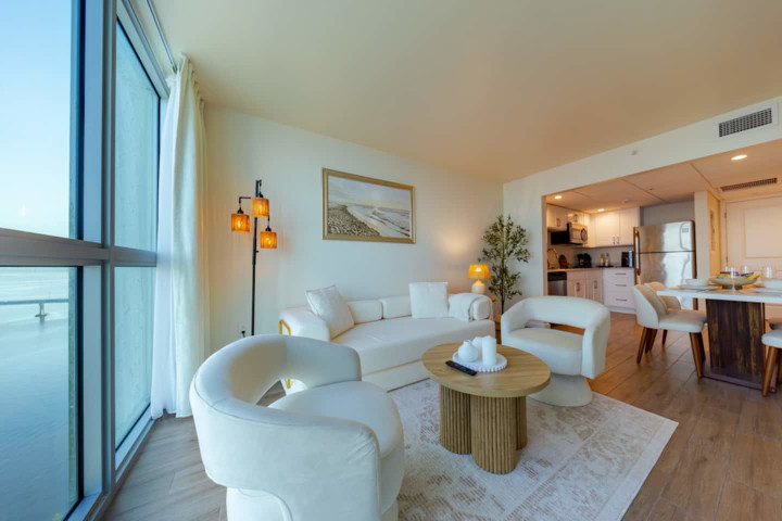 The Pearl | River Views | King | Pool+hottub+gym - Fort Myers, FL