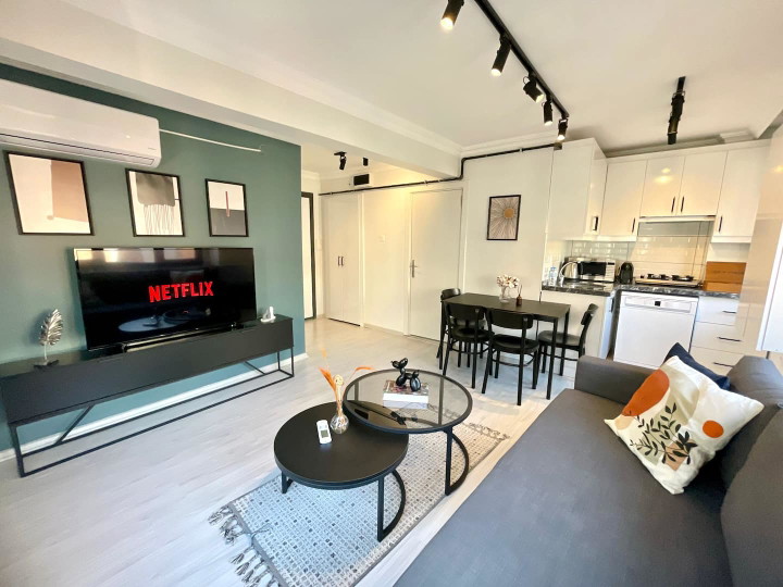 Stylish Renovated Flat | Central ŞIşli - Estambul