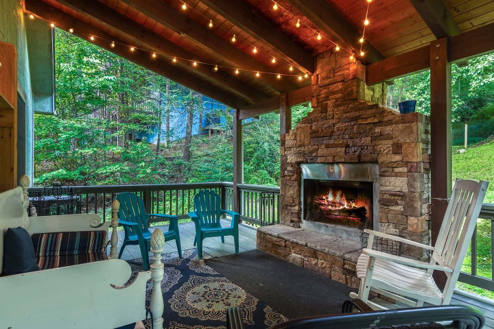 Great View! Pet & Family Friendly! 2 Fireplaces! Close To The Parkway! - Maggie Valley, NC