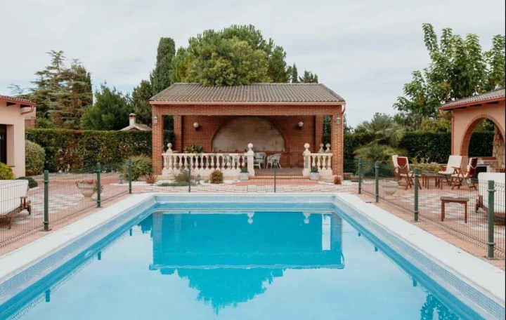 Casa Rural Con Piscina - 5 Dormitorios - Zuera