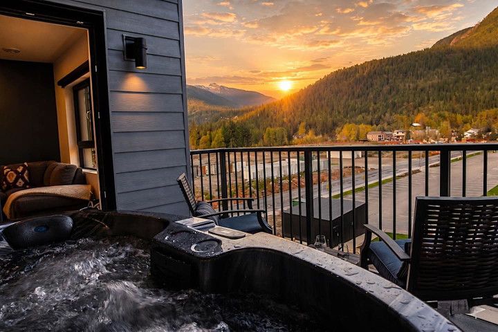 Revy Rendezvous | Private Hot Tub & Mountain Views - Revelstoke