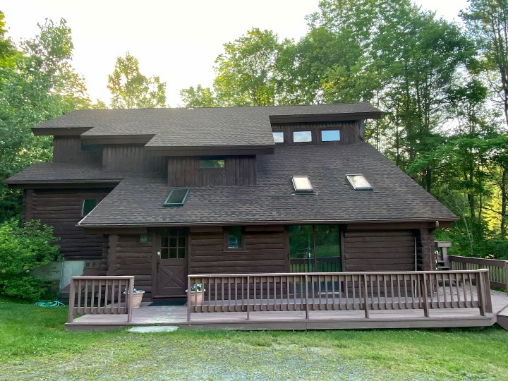 Log Home Retreat On 40 Acres - Quechee, VT