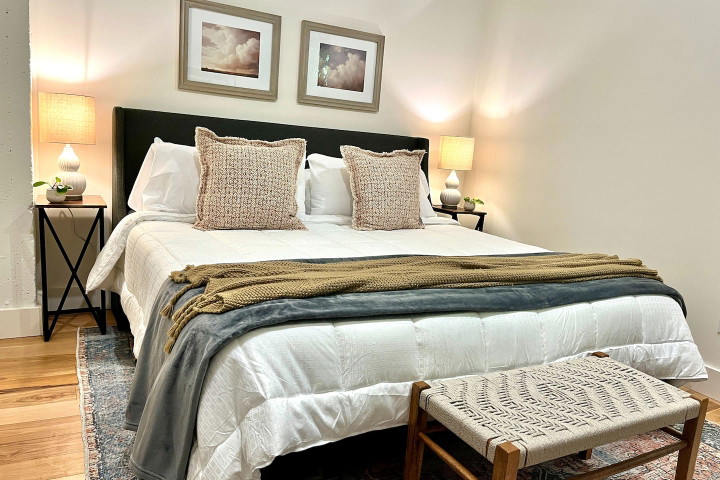 Romantic Getaway In Charming Downtown - Greenfield, MA
