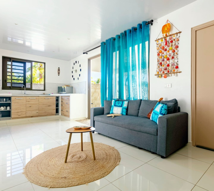 Bungalow Close To The Sea And Temae Beach - French Polynesia