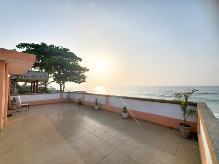 Seaside Getaway | Fresh Air, Quiet, Secure - Togo