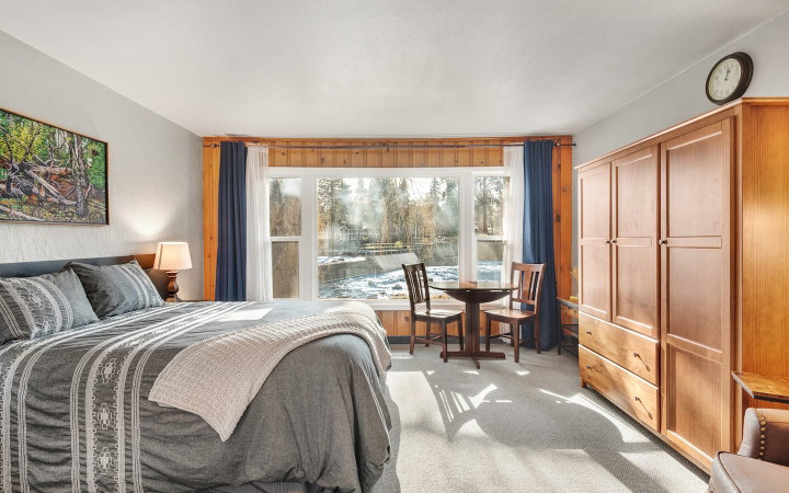 Riverfront Studio With Trail Access! - Bend, OR