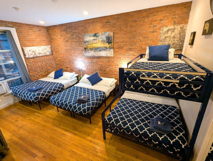 Clean / Comfy Family Studio With 3 Double Beds # 5 -