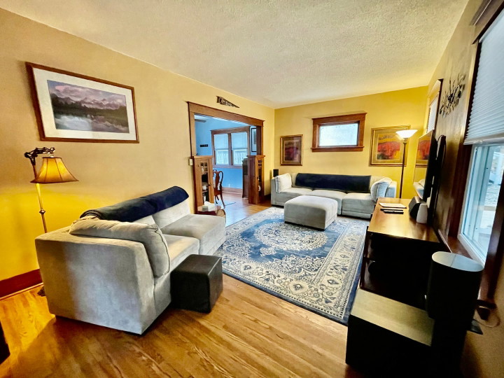 Historic Blue House Near Downtown Dog Friendly - Sioux Falls, SD