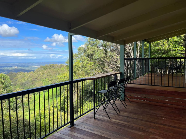 Central Montville House With Views - Mapleton