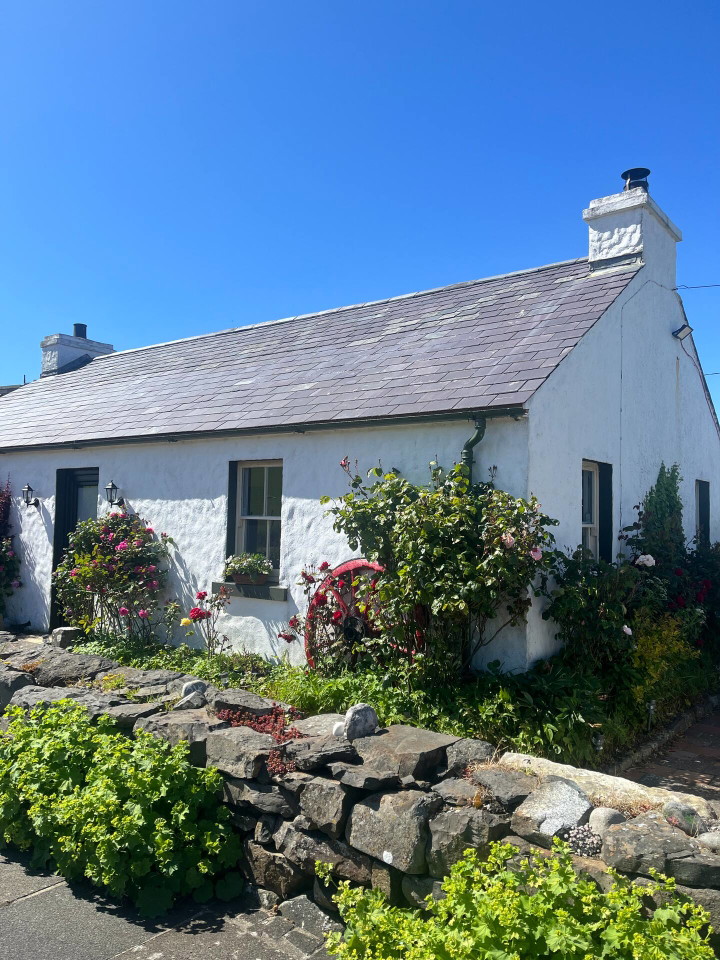 Cottage In Ballintoy, Causeway Coast - Sleeps 5 - England