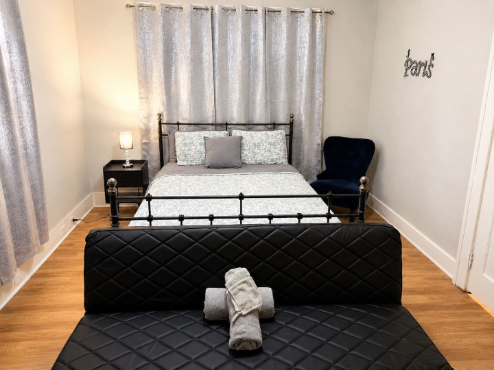 Paris-inspired Downtown Studio | Toyota Center - Houston, TX