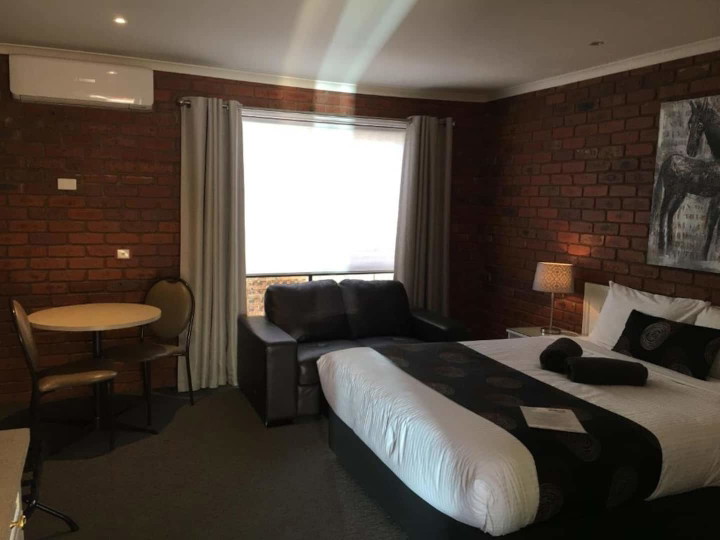 Queen Bedroom - Melton