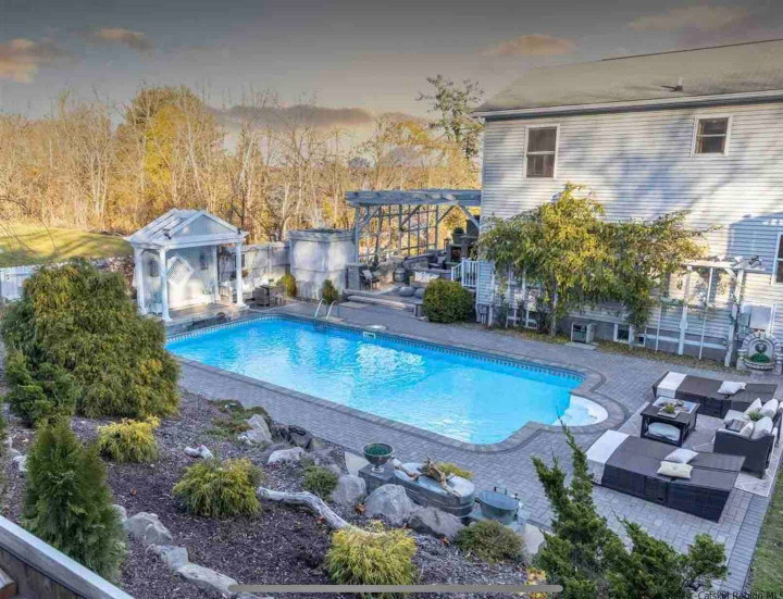 Les Hamptons Sur L'hudson - Saugerties, NY