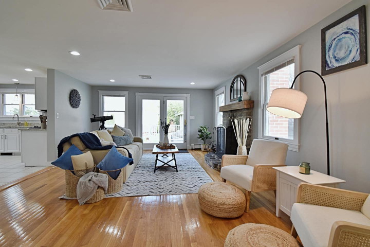 Spacious, Comfy Colonial, Minutes To Boston And Highways - Newton, MA