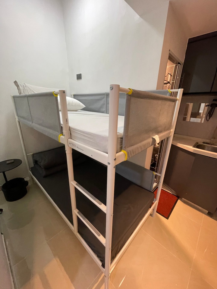 N3 Private Rm 2 Single Beds,washer, 30 Sec To Mtr - Hong Kong