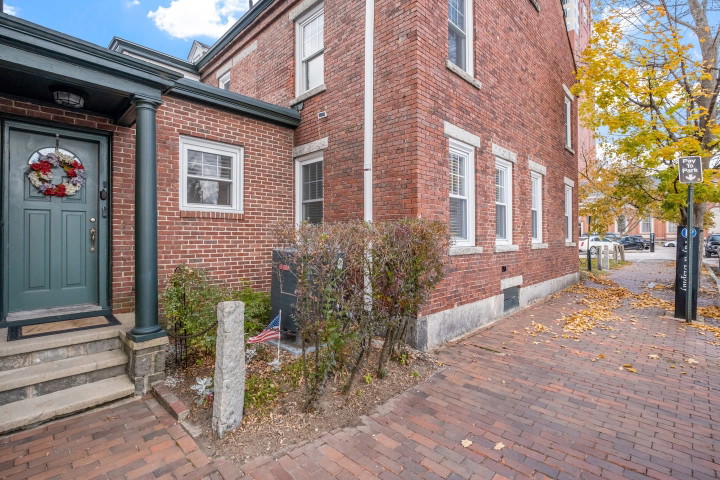 Charming & Historic 2br Oasis In Downtown Luxury - Manchester, NH