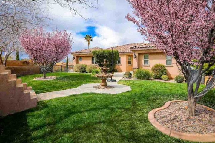 Gorgeous Nest: Exclusive Suite Modern & Beautiful - Lancaster, CA