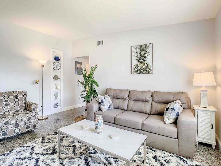Beachside Bungalow Just Steps From The Fun & Beach - Cocoa Beach, FL