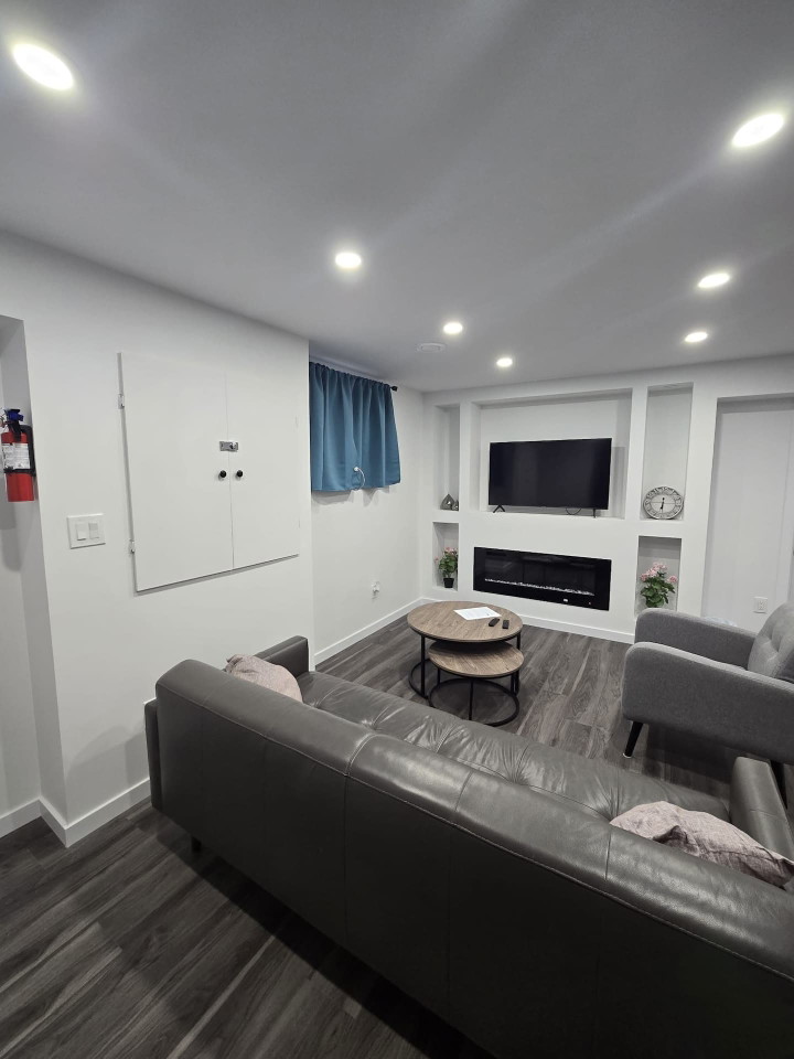 Serene Private Suite |Fireplace |Workspace. - Winnipeg