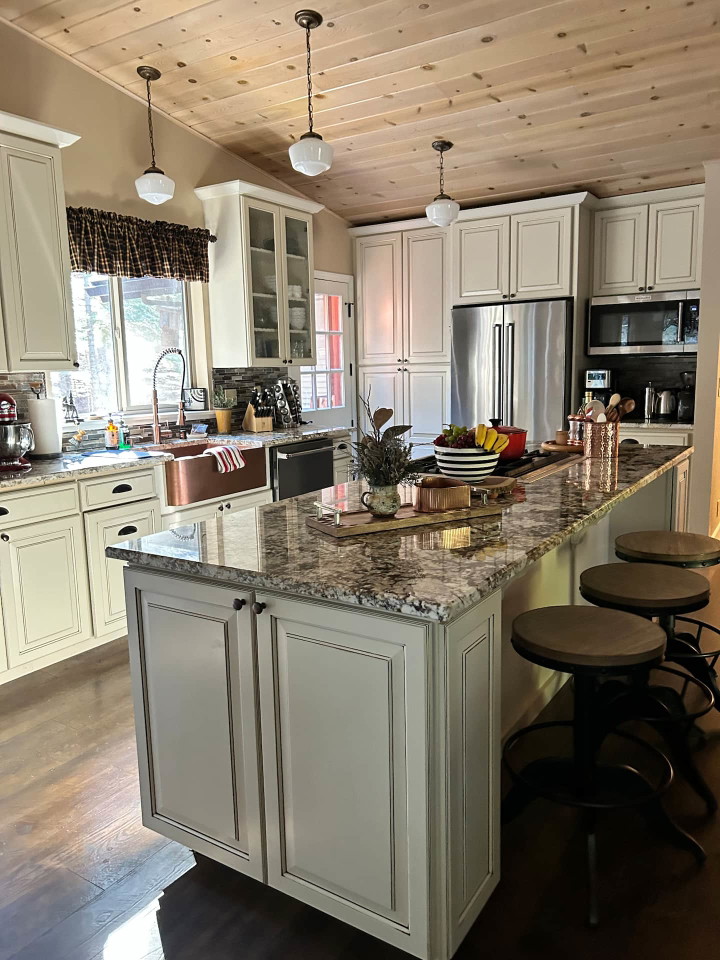 Lake Almanor West | Charming Quiet Retreat - Chester, CA