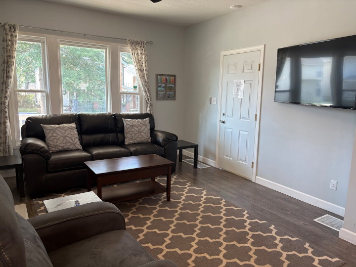 Two Bedroom Modern Apartment With Parking - Ohio