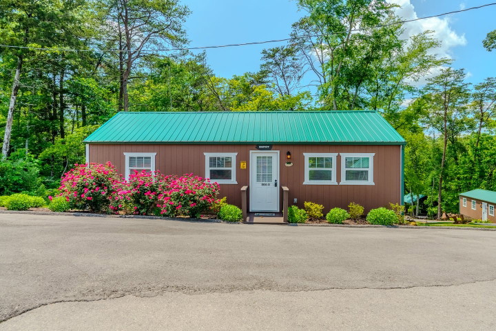 Bigfoot Cottage - Sevierville, TN