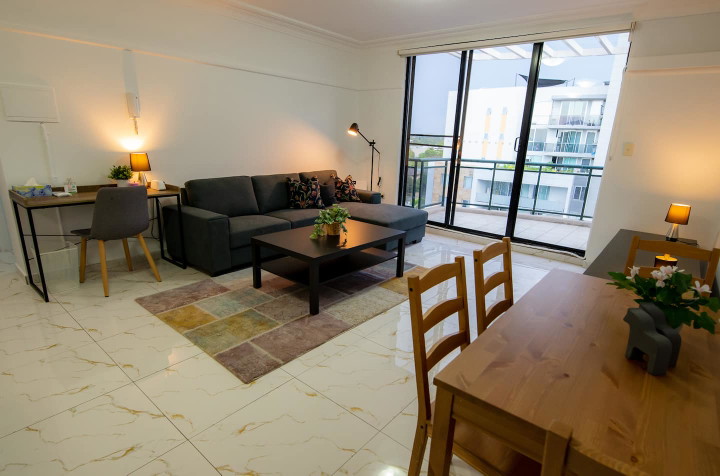 2 Bedrooms, 3 Beds, 2bath, 1garage & Romantic View - Parramatta