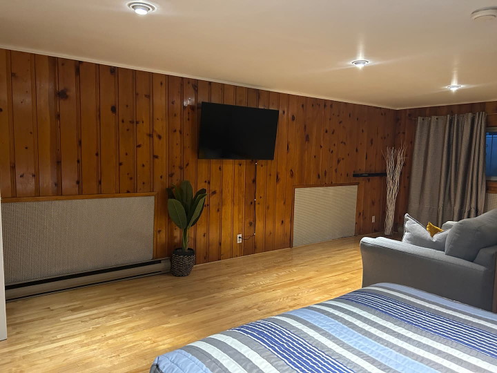 The Gite Du Touriste. Renovated Basement Studio - Montreal