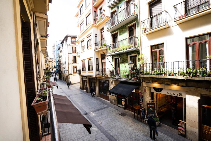 Arax In The Heart Of The Old Town - Saint-Sébastien