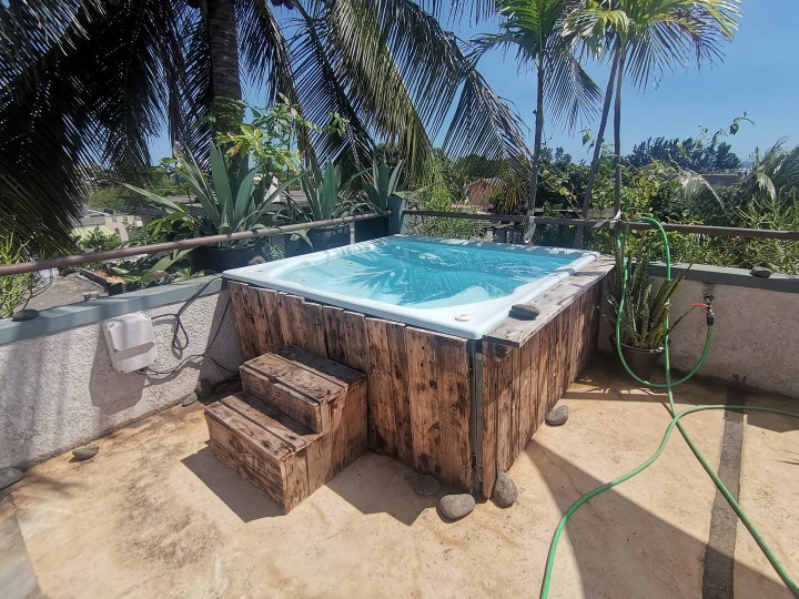 "Sunny Rooftop" Large Flat. Free Mobile Wi-fi - Mauritius