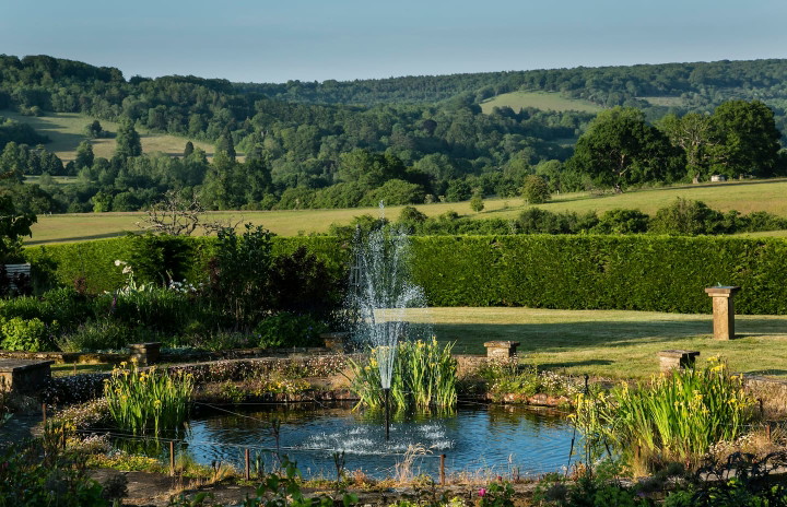 Spacious Country Retreat For Groups, With Pool - Shere