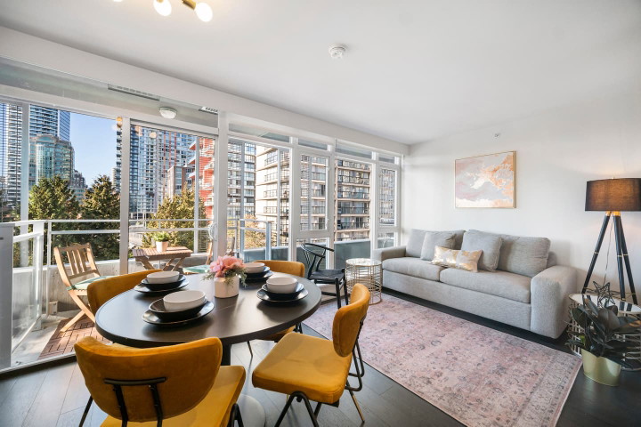 Modern Downtown Vancouver Apartment - Vancouver