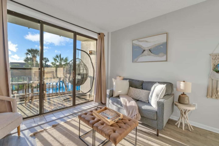 Serene Waterfront Studio Fort Walton Beach Condo - Fort Walton Beach, FL