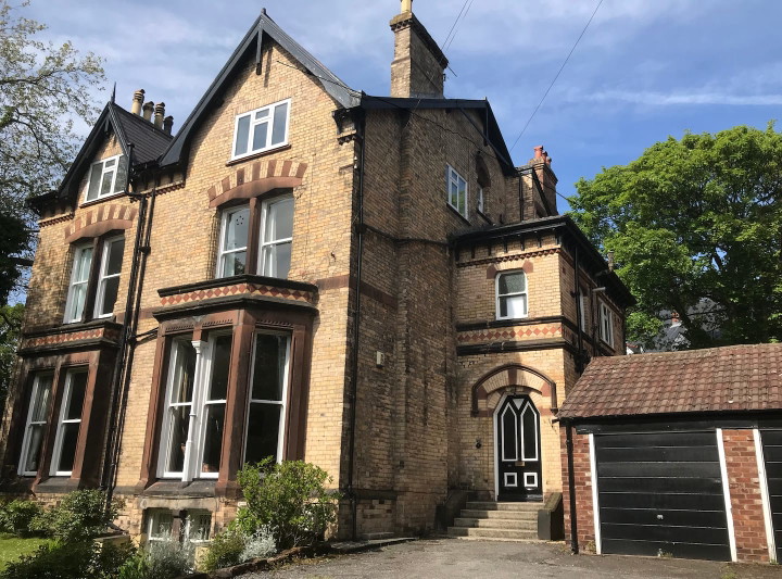 Huge Apt, Lark Lane Area, 2 Miles To City Centre - Liverpool