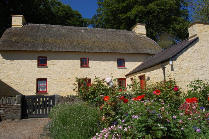 Thatched Cottage With Hot Tub On Organic Farmland - Aberaeron